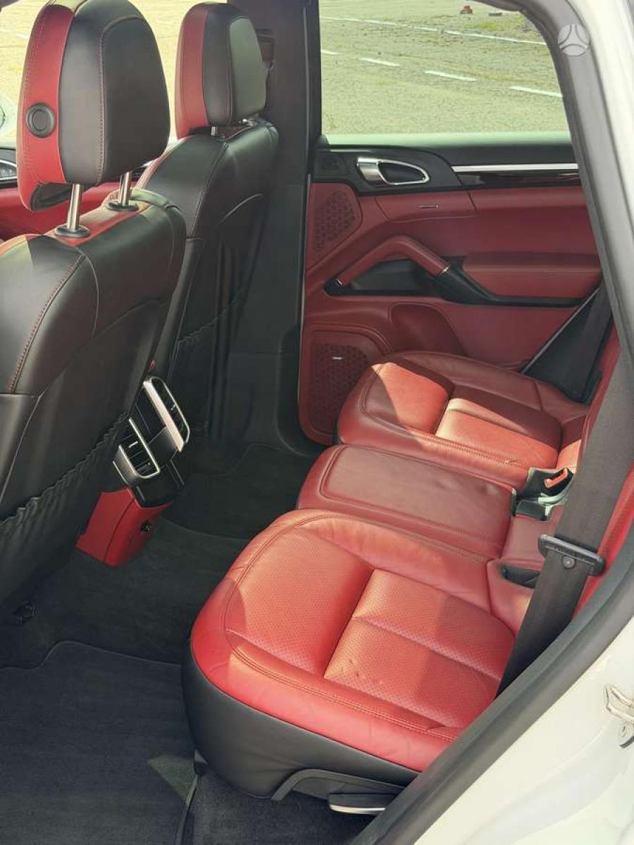 Balts Porsche Cayenne 2017 Kėdainiai, ar dzinēja tilpumu 3.60 L un nobraukumu 132 tūkst. km par 23990 €, foto 19 vietnē AUTOMOTO.COM.LV
