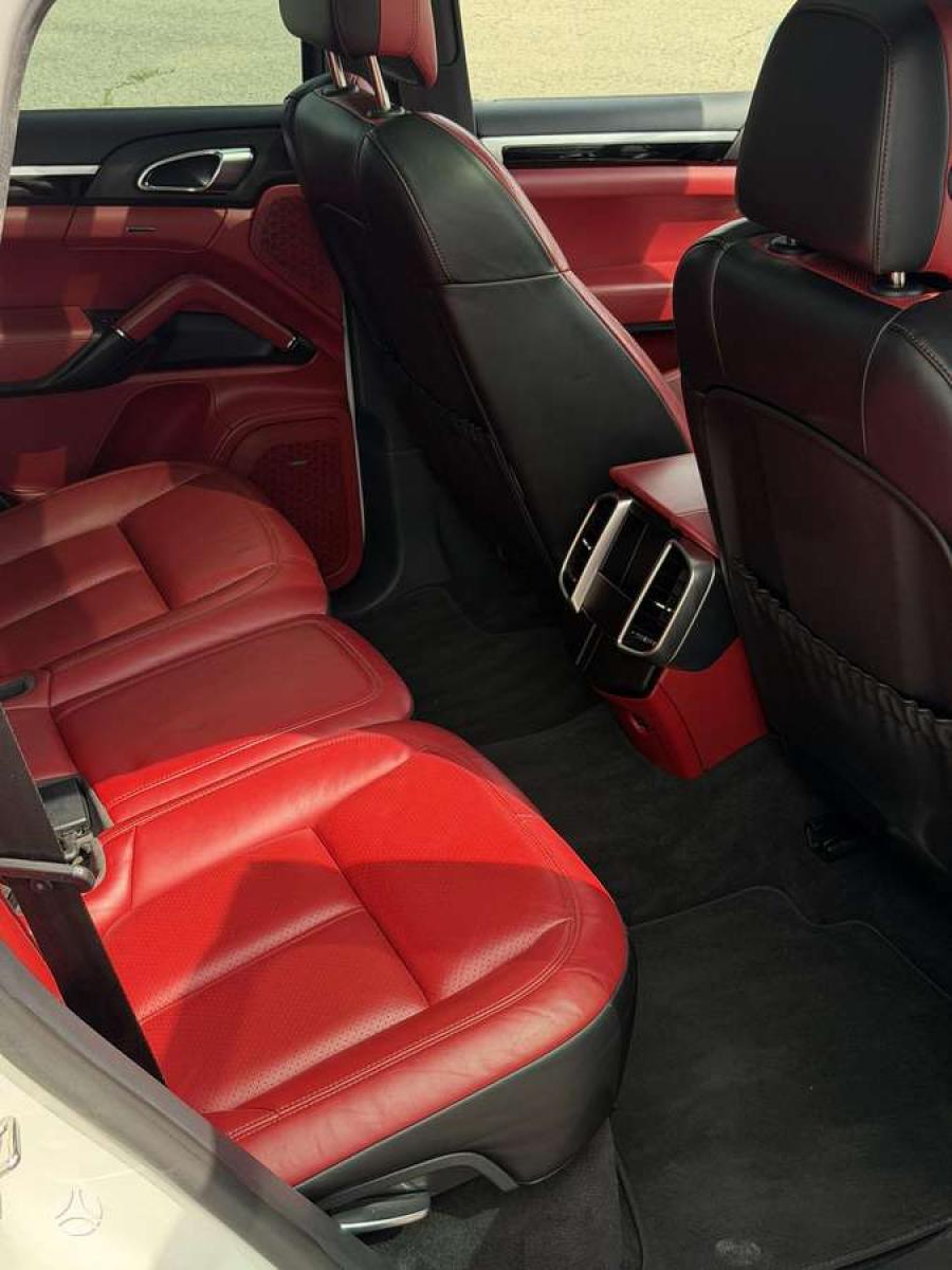 Balts Porsche Cayenne 2017 Kėdainiai, ar dzinēja tilpumu 3.60 L un nobraukumu 132 tūkst. km par 23990 €, foto 23 vietnē AUTOMOTO.COM.LV