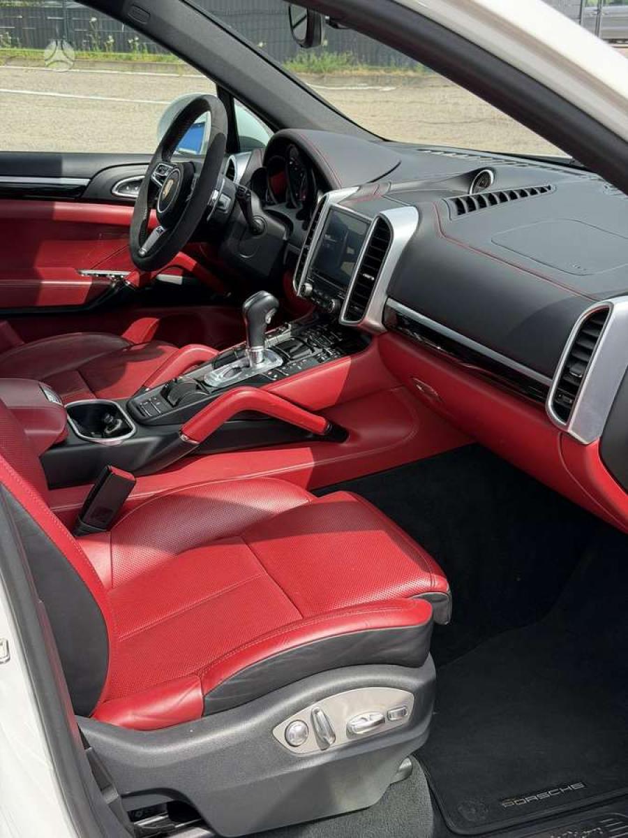 Balts Porsche Cayenne 2017 Kėdainiai, ar dzinēja tilpumu 3.60 L un nobraukumu 132 tūkst. km par 23990 €, foto 24 vietnē AUTOMOTO.COM.LV