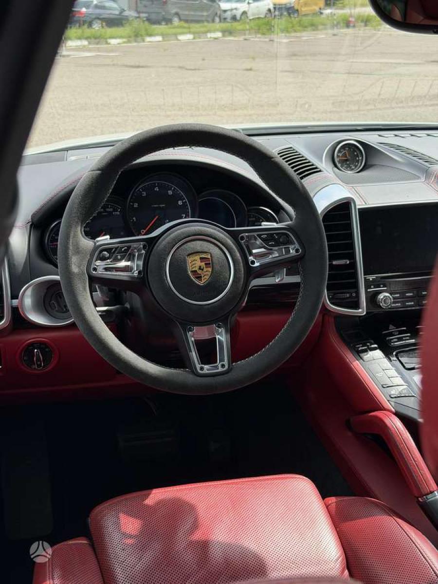 Balts Porsche Cayenne 2017 Kėdainiai, ar dzinēja tilpumu 3.60 L un nobraukumu 132 tūkst. km par 23990 €, foto 30 vietnē AUTOMOTO.COM.LV