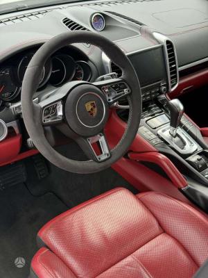 Balts Porsche Cayenne 2017 Kėdainiai, ar dzinēja tilpumu 3.60 L un nobraukumu 132 tūkst. km par 23990 €, foto 31 vietnē AUTOMOTO.COM.LV
