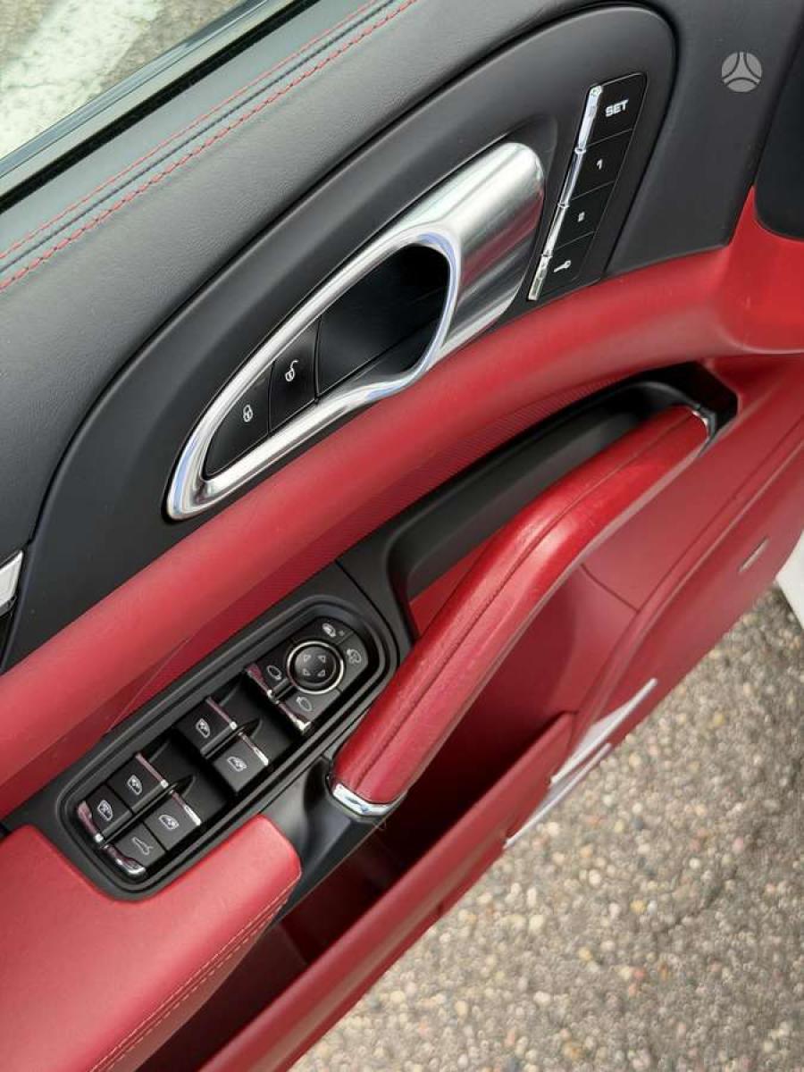Balts Porsche Cayenne 2017 Kėdainiai, ar dzinēja tilpumu 3.60 L un nobraukumu 132 tūkst. km par 23990 €, foto 32 vietnē AUTOMOTO.COM.LV