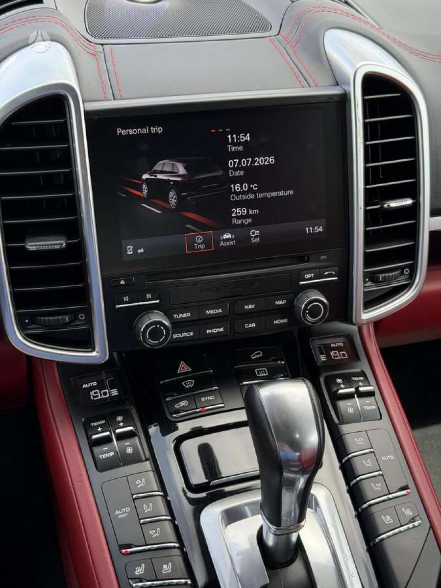Balts Porsche Cayenne 2017 Kėdainiai, ar dzinēja tilpumu 3.60 L un nobraukumu 132 tūkst. km par 23990 €, foto 36 vietnē AUTOMOTO.COM.LV