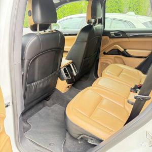 Balts Porsche Cayenne 2017 Viļņa, ar dzinēja tilpumu 2.97 L un nobraukumu 176 tūkst. km par 25000 €, foto 5 vietnē AUTOMOTO.COM.LV