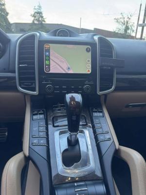 White Porsche Cayenne 2017 in Vilnius, with an engine capacity of 3.00 L and mileage of 164 thousand km for 26500 €, photo 14 on AUTOMOTO.COM.LV