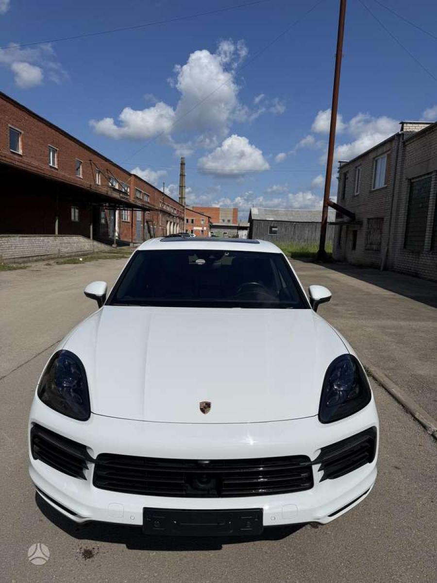 Balts Porsche Cayenne 2017 Alīta, ar dzinēja tilpumu 2.89 L un nobraukumu 135 tūkst. km par 43000 €, foto 4 vietnē AUTOMOTO.COM.LV
