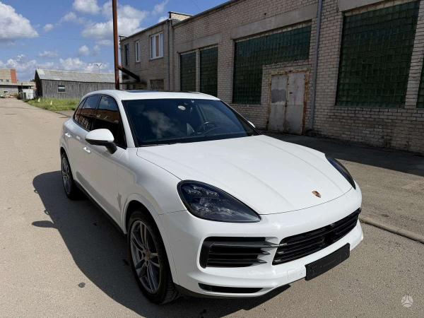 Balts Porsche Cayenne 2017 Alīta, ar dzinēja tilpumu 2.89 L un nobraukumu 135 tūkst. km par 43000 €, foto 5 vietnē AUTOMOTO.COM.LV