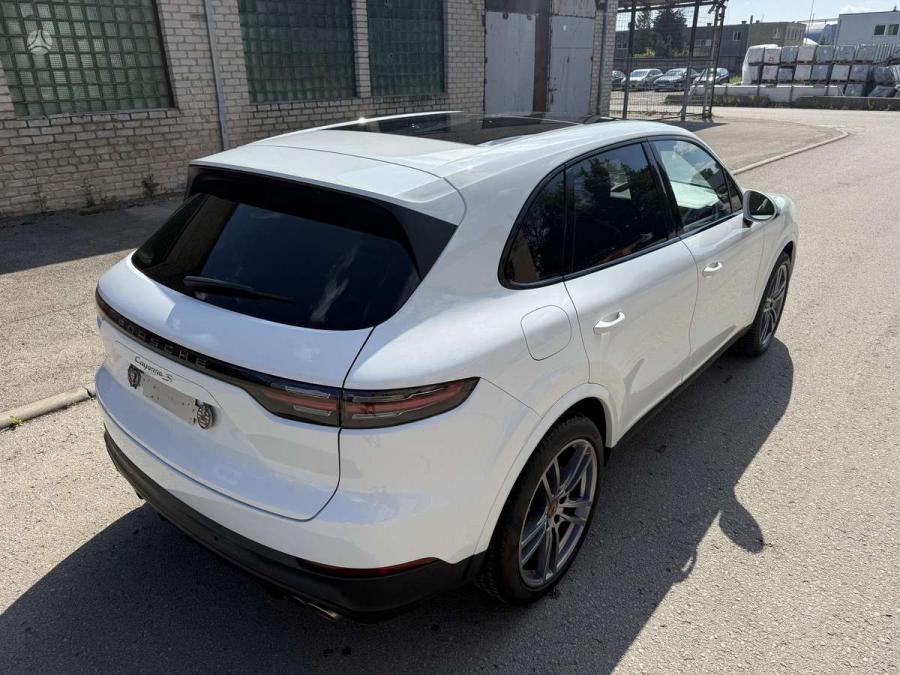 Balts Porsche Cayenne 2017 Alīta, ar dzinēja tilpumu 2.89 L un nobraukumu 135 tūkst. km par 43000 €, foto 6 vietnē AUTOMOTO.COM.LV