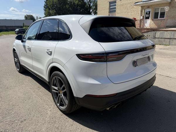 Balts Porsche Cayenne 2017 Alīta, ar dzinēja tilpumu 2.89 L un nobraukumu 135 tūkst. km par 43000 €, foto 10 vietnē AUTOMOTO.COM.LV