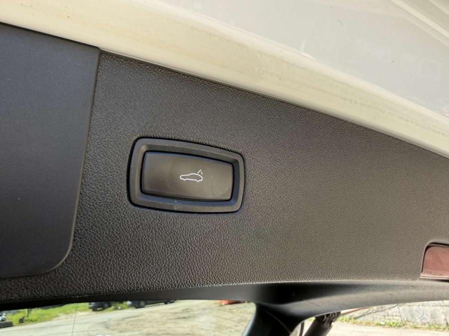 Balts Porsche Cayenne 2017 Alīta, ar dzinēja tilpumu 2.89 L un nobraukumu 135 tūkst. km par 43000 €, foto 11 vietnē AUTOMOTO.COM.LV