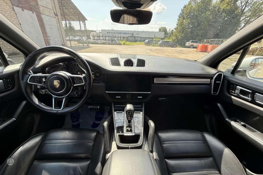 Balts Porsche Cayenne 2017 Alīta, ar dzinēja tilpumu 2.89 L un nobraukumu 135 tūkst. km par 43000 €, foto 14 vietnē AUTOMOTO.COM.LV
