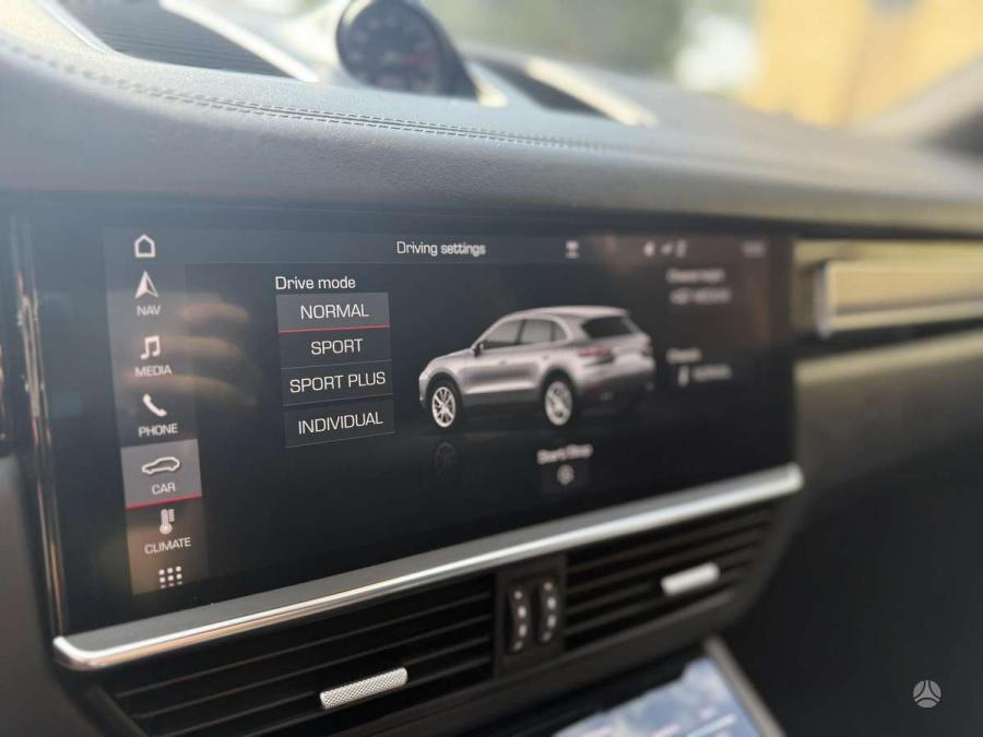 Balts Porsche Cayenne 2017 Alīta, ar dzinēja tilpumu 2.89 L un nobraukumu 135 tūkst. km par 43000 €, foto 18 vietnē AUTOMOTO.COM.LV