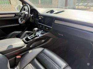 Balts Porsche Cayenne 2017 Alīta, ar dzinēja tilpumu 2.89 L un nobraukumu 135 tūkst. km par 43000 €, foto 24 vietnē AUTOMOTO.COM.LV