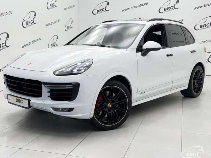 White Porsche Cayenne 2017 in Vilnius, with an engine capacity of 3.60 L and mileage of 74 thousand km for 29900 €, photo 1 on AUTOMOTO.COM.LV