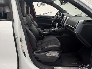 White Porsche Cayenne 2017 in Vilnius, with an engine capacity of 3.60 L and mileage of 74 thousand km for 29900 €, photo 6 on AUTOMOTO.COM.LV