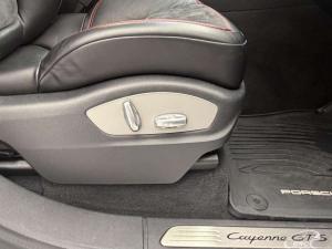 White Porsche Cayenne 2017 in Vilnius, with an engine capacity of 3.60 L and mileage of 74 thousand km for 29900 €, photo 9 on AUTOMOTO.COM.LV
