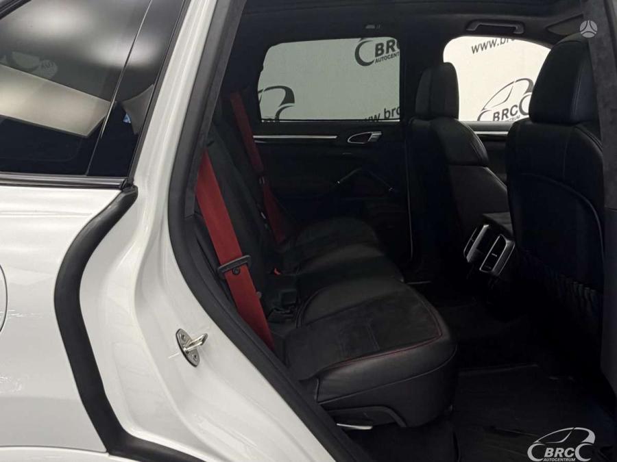 White Porsche Cayenne 2017 in Vilnius, with an engine capacity of 3.60 L and mileage of 74 thousand km for 29900 €, photo 14 on AUTOMOTO.COM.LV
