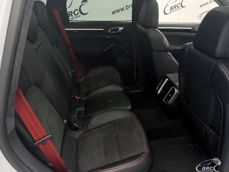 White Porsche Cayenne 2017 in Vilnius, with an engine capacity of 3.60 L and mileage of 74 thousand km for 29900 €, photo 15 on AUTOMOTO.COM.LV