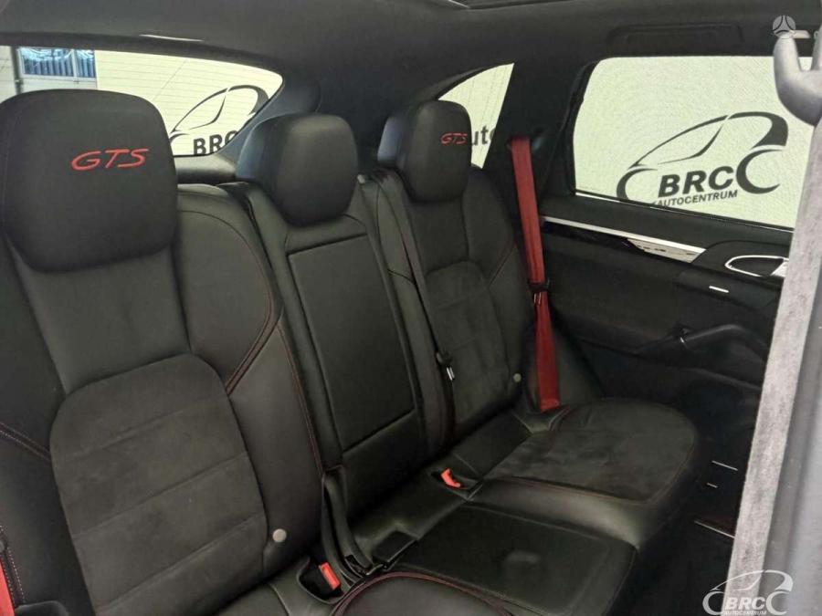 White Porsche Cayenne 2017 in Vilnius, with an engine capacity of 3.60 L and mileage of 74 thousand km for 29900 €, photo 16 on AUTOMOTO.COM.LV