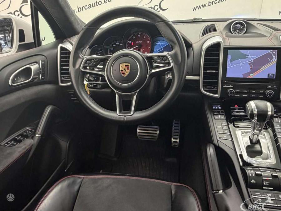 White Porsche Cayenne 2017 in Vilnius, with an engine capacity of 3.60 L and mileage of 74 thousand km for 29900 €, photo 19 on AUTOMOTO.COM.LV