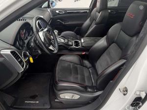 White Porsche Cayenne 2017 in Vilnius, with an engine capacity of 3.60 L and mileage of 74 thousand km for 29900 €, photo 26 on AUTOMOTO.COM.LV