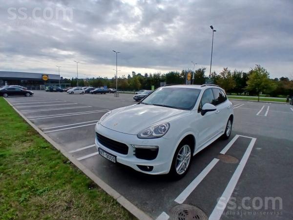Porsche Cayenne 2017 Jūrmala vietnē Balts Porsche Cayenne 2017 Jūrmala, ar dzinēja tilpumu 3.00 L un nobraukumu 263 tūkst. km par 23000 €, foto 1 vietnē AUTOMOTO.COM.LV
