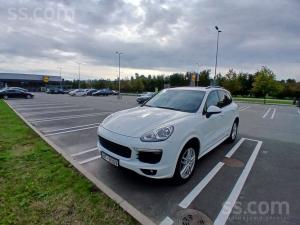 Balts Porsche Cayenne 2017 Jūrmala, ar dzinēja tilpumu 3.00 L un nobraukumu 263 tūkst. km par 23000 €, foto  vietnē AUTOMOTO.COM.LV