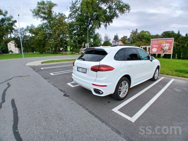 Porsche Cayenne 2017 Jūrmala vietnē Balts Porsche Cayenne 2017 Jūrmala, ar dzinēja tilpumu 3.00 L un nobraukumu 263 tūkst. km par 23000 €, foto 5 vietnē AUTOMOTO.COM.LV