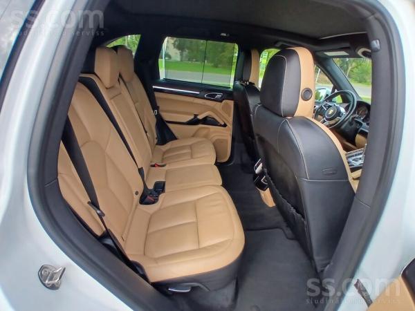 Porsche Cayenne 2017 Jūrmala vietnē Balts Porsche Cayenne 2017 Jūrmala, ar dzinēja tilpumu 3.00 L un nobraukumu 263 tūkst. km par 23000 €, foto 8 vietnē AUTOMOTO.COM.LV