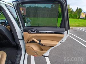 Balts Porsche Cayenne 2017 Jūrmala, ar dzinēja tilpumu 3.00 L un nobraukumu 263 tūkst. km par 23000 €, foto 9 vietnē AUTOMOTO.COM.LV