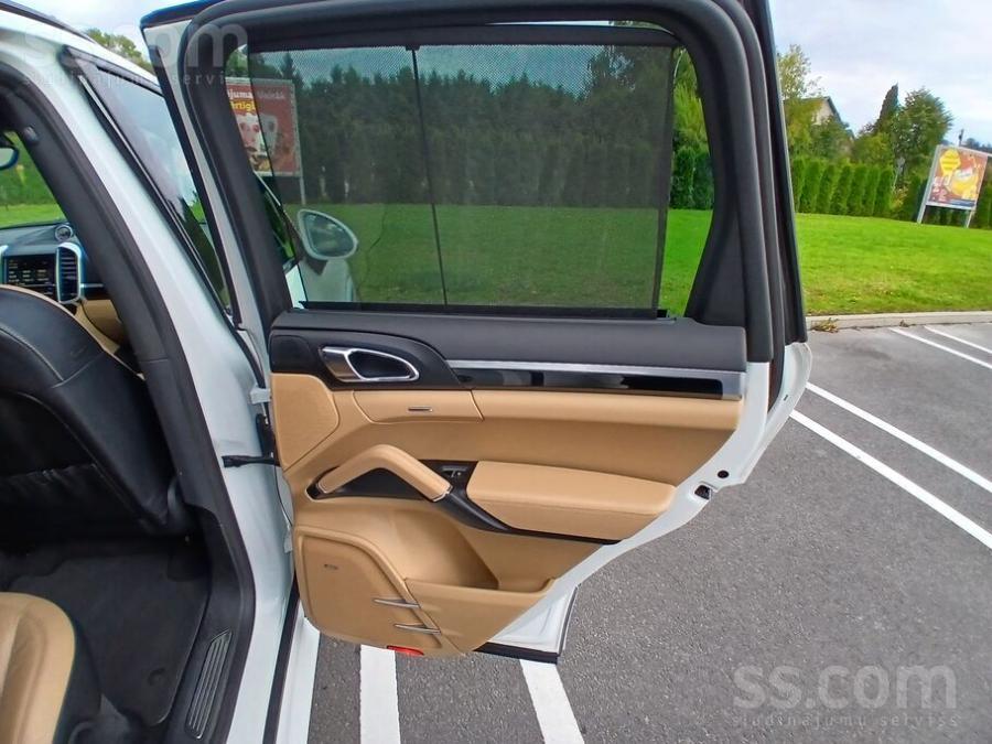 Balts Porsche Cayenne 2017 Jūrmala, ar dzinēja tilpumu 3.00 L un nobraukumu 263 tūkst. km par 23000 €, foto 9 vietnē AUTOMOTO.COM.LV
