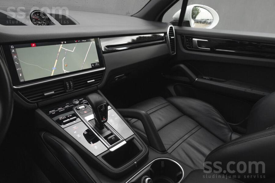 Balts Porsche Cayenne 2018 Jelgava, ar dzinēja tilpumu 3.00 L un nobraukumu 163 tūkst. km par 36000 €, foto 12 vietnē AUTOMOTO.COM.LV
