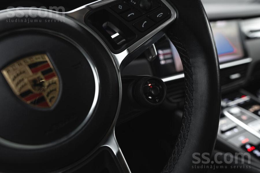 Balts Porsche Cayenne 2018 Jelgava, ar dzinēja tilpumu 3.00 L un nobraukumu 163 tūkst. km par 36000 €, foto 24 vietnē AUTOMOTO.COM.LV