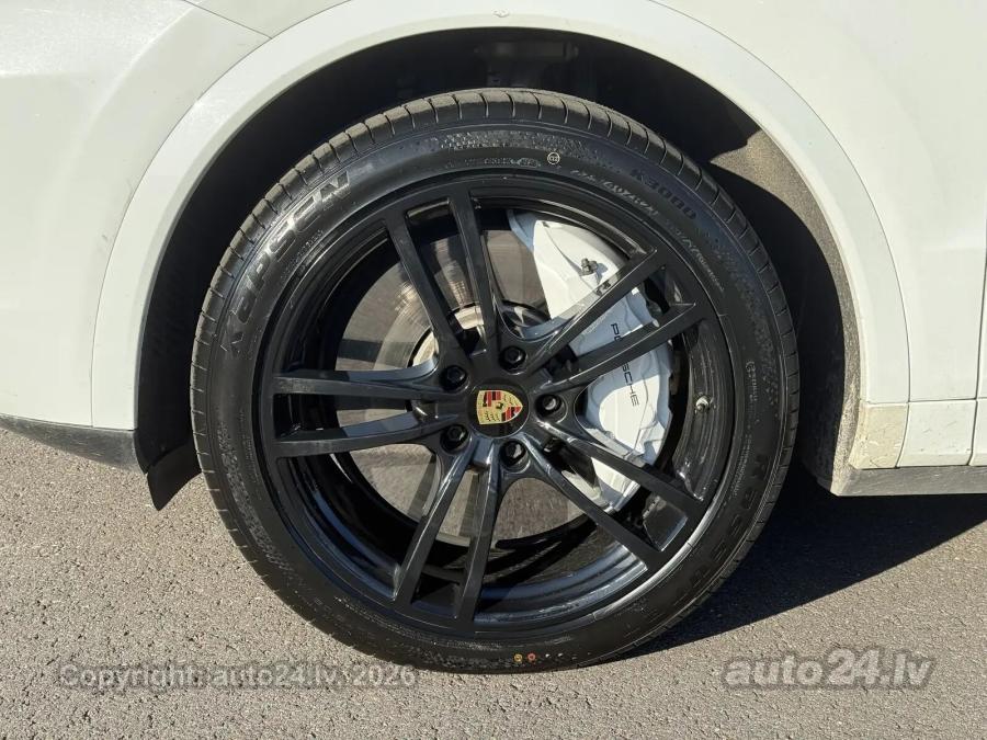 Balts Porsche Cayenne 2018 Tallina, ar dzinēja tilpumu 4.00 L un nobraukumu 141 tūkst. km par 45995 €, foto 6 vietnē AUTOMOTO.COM.LV