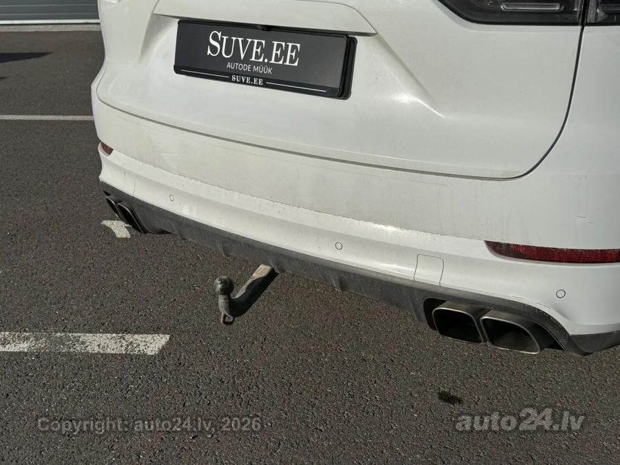 Balts Porsche Cayenne 2018 Tallina, ar dzinēja tilpumu 4.00 L un nobraukumu 141 tūkst. km par 45995 €, foto 18 vietnē AUTOMOTO.COM.LV