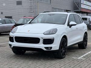White Porsche Cayenne 2018 in Vilnius, with an engine capacity of 3.60 L and mileage of 81 thousand km for 29999 €, photo  on AUTOMOTO.COM.LV