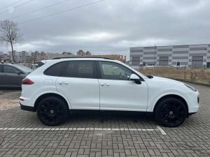 Белый Порше Каен 2018 в Вильнюс, объемом двигателя 3.60 л и пробегом 81 тыс. км за 29999 €, фото 6 на AUTOMOTO.COM.LV