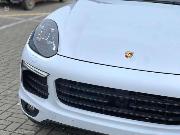 White Porsche Cayenne 2018 in Vilnius, with an engine capacity of 3.60 L and mileage of 81 thousand km for 29999 €, photo 7 on AUTOMOTO.COM.LV