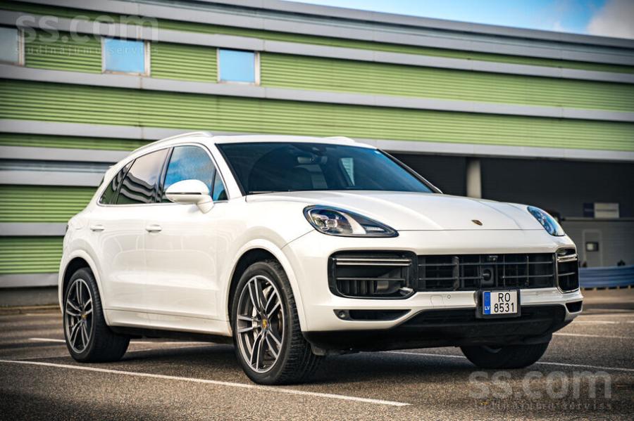 White Porsche Cayenne 2018 in Riga, with an engine capacity of 4.00 L and mileage of 160 thousand km for 53900 €, photo 4 on AUTOMOTO.COM.LV
