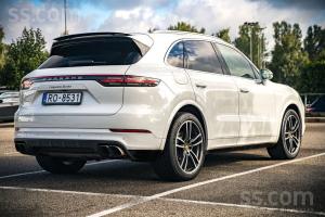 White Porsche Cayenne 2018 in Riga, with an engine capacity of 4.00 L and mileage of 160 thousand km for 53900 €, photo 5 on AUTOMOTO.COM.LV