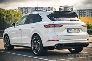 White Porsche Cayenne 2018 in Riga, with an engine capacity of 4.00 L and mileage of 160 thousand km for 53900 €, photo 7 on AUTOMOTO.COM.LV