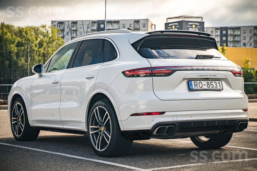 White Porsche Cayenne 2018 in Riga, with an engine capacity of 4.00 L and mileage of 160 thousand km for 53900 €, photo 7 on AUTOMOTO.COM.LV
