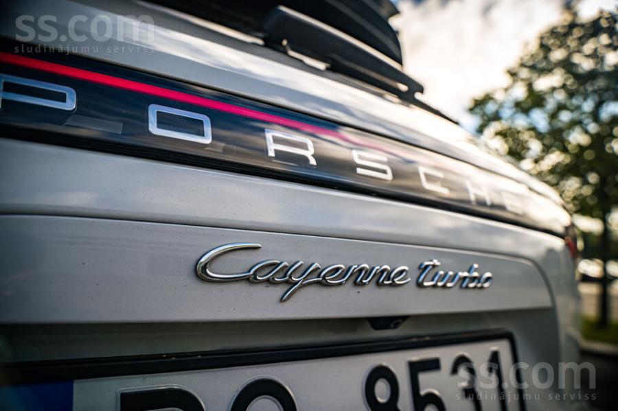 White Porsche Cayenne 2018 in Riga, with an engine capacity of 4.00 L and mileage of 160 thousand km for 53900 €, photo 9 on AUTOMOTO.COM.LV
