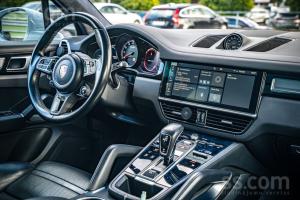 White Porsche Cayenne 2018 in Riga, with an engine capacity of 4.00 L and mileage of 160 thousand km for 53900 €, photo 15 on AUTOMOTO.COM.LV