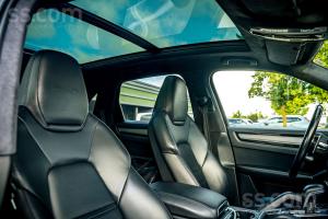 White Porsche Cayenne 2018 in Riga, with an engine capacity of 4.00 L and mileage of 160 thousand km for 53900 €, photo 19 on AUTOMOTO.COM.LV