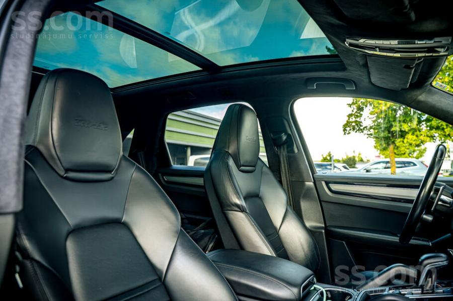 White Porsche Cayenne 2018 in Riga, with an engine capacity of 4.00 L and mileage of 160 thousand km for 53900 €, photo 19 on AUTOMOTO.COM.LV