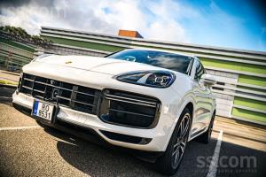 White Porsche Cayenne 2018 in Riga, with an engine capacity of 4.00 L and mileage of 160 thousand km for 53900 €, photo 33 on AUTOMOTO.COM.LV