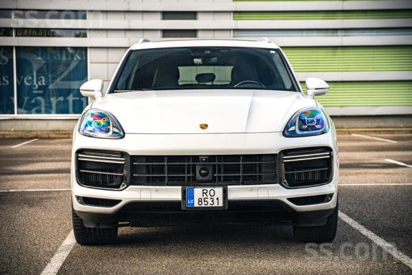 Balts Porsche Cayenne 2018 Rīga, ar dzinēja tilpumu 4.00 L un nobraukumu 160 tūkst. km par 53900 €, foto 3 vietnē AUTOMOTO.COM.LV