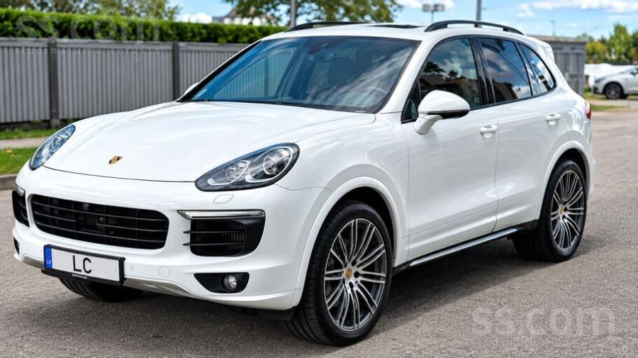 Balts Porsche Cayenne 2018 Rīga, ar dzinēja tilpumu 3.00 L un nobraukumu 162 tūkst. km par 36000 €, foto 3 vietnē AUTOMOTO.COM.LV