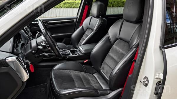Balts Porsche Cayenne 2018 Rīga, ar dzinēja tilpumu 3.00 L un nobraukumu 162 tūkst. km par 36000 €, foto 6 vietnē AUTOMOTO.COM.LV